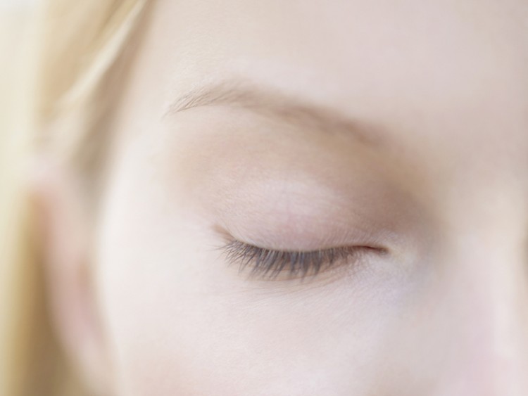 Remèdes naturels pour des yeux fatigués - iBuzz365